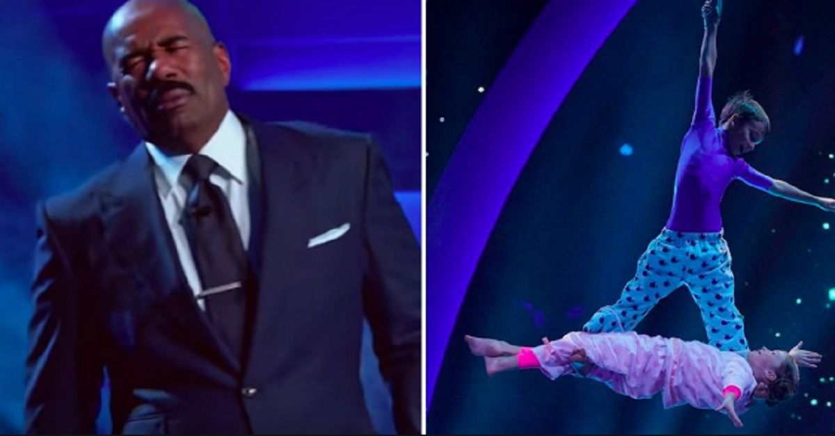 Due piccoli acrobati con la loro incredibile esibizione spaventano ...