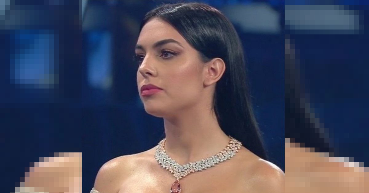 Sanremo 2020 Georgina scende le scale dell'Ariston ed ecco cosa succede ...