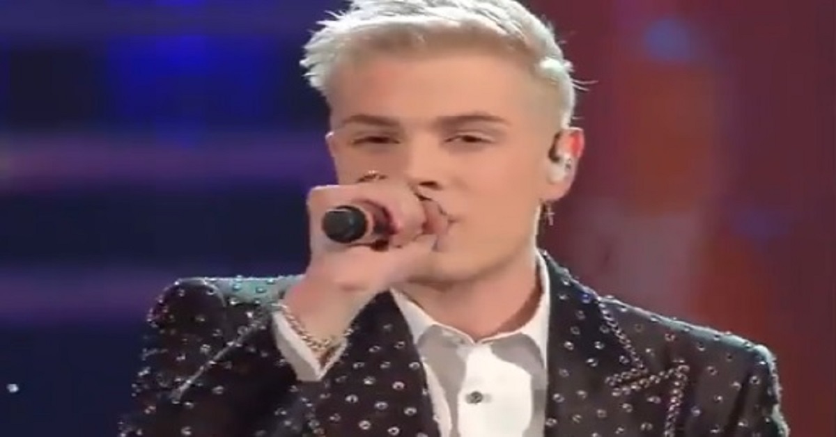 Biondo lo ricordiamo ad Amici come rapper, ma dal 2 luglio lo vedremo ...