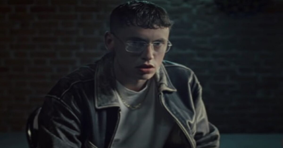 Tredici Pietro è tornato con un nuovo singolo, nel video spunta anche ...